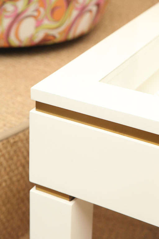 White Lacquered Casa Bella Lighted Object Display Table For Sale at ...