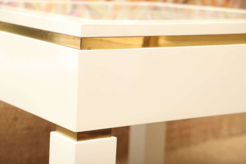 White Lacquered Casa Bella Lighted Object Display Table For Sale at ...