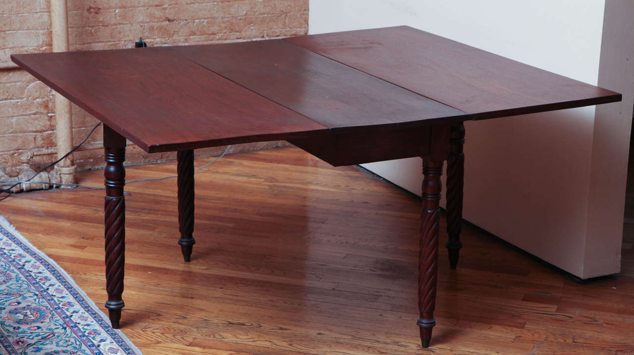 19th Century American Mahogany Drop-Leaf Dining Table at 1stDibs
