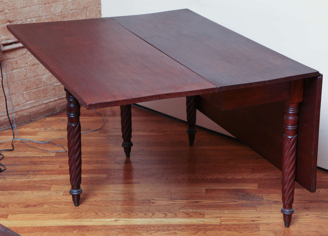 19th Century American Mahogany Drop-Leaf Dining Table at 1stDibs