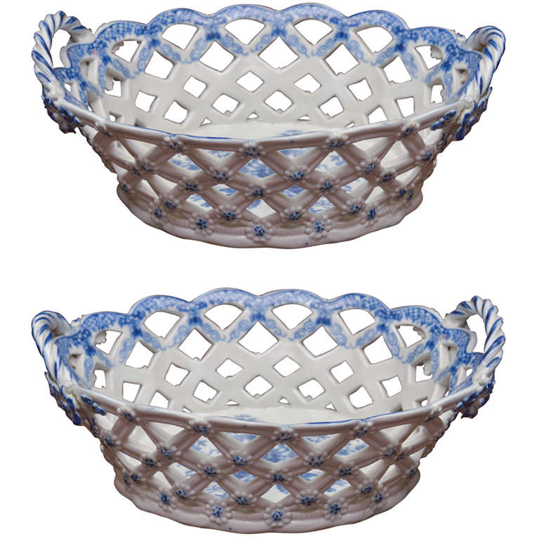 A Pair Of Fine 18th Century Dr. Wall Chestnut Baskets For Sale at 1stDibs