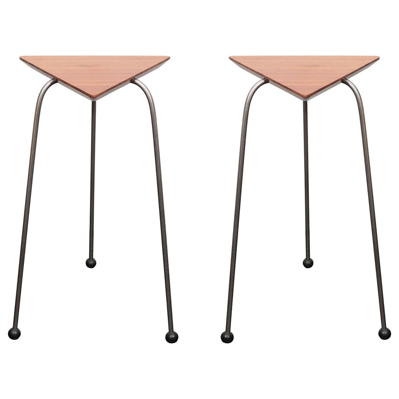 Pair of Mahogany Tripod Tables For Sale at 1stDibs