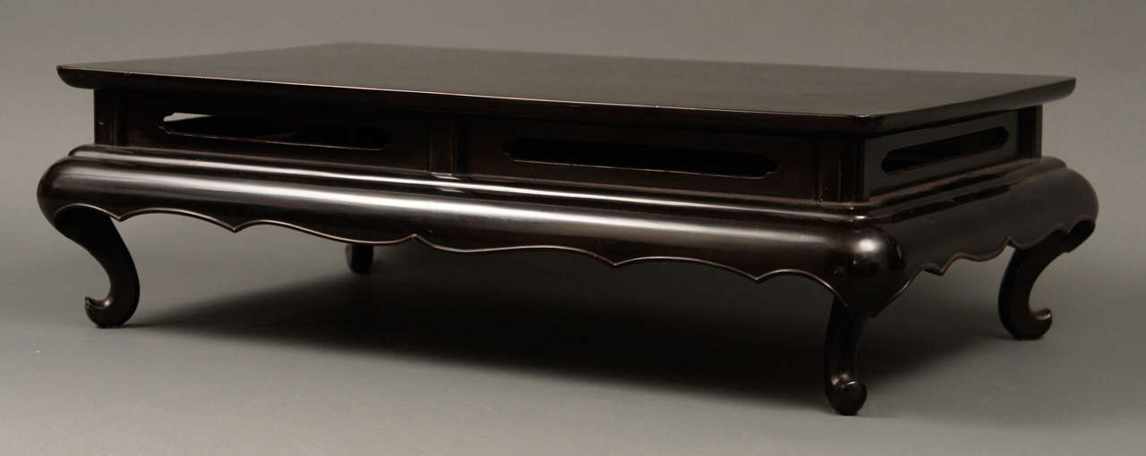 Japanese Black Lacquer Stand Presentation Table For Sale at 1stDibs