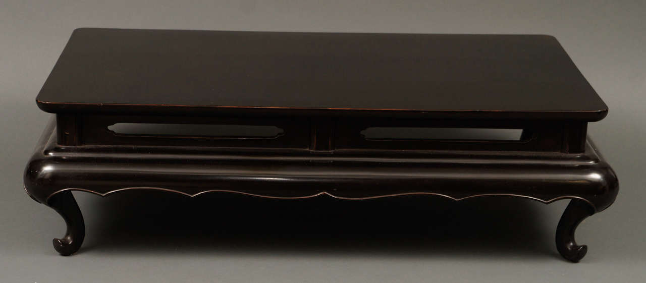 Japanese Black Lacquer Stand Presentation Table For Sale at 1stDibs