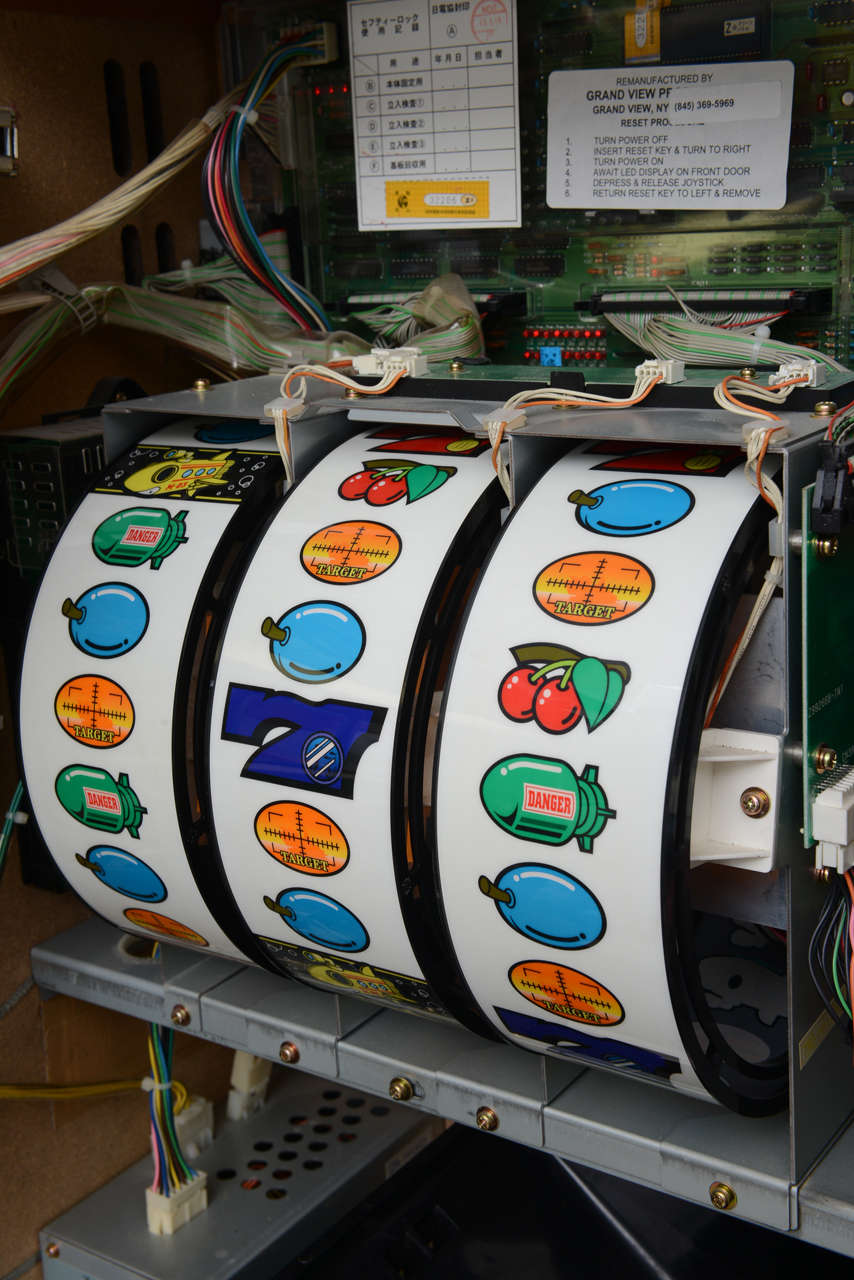 Vintage Japanese Slot Machine at 1stDibs | mizuho slot machine