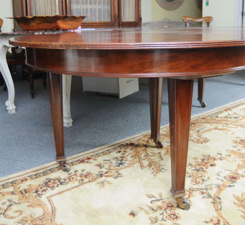 Large 1900's English Mahogany Dining Table with Four Leafs at 1stDibs