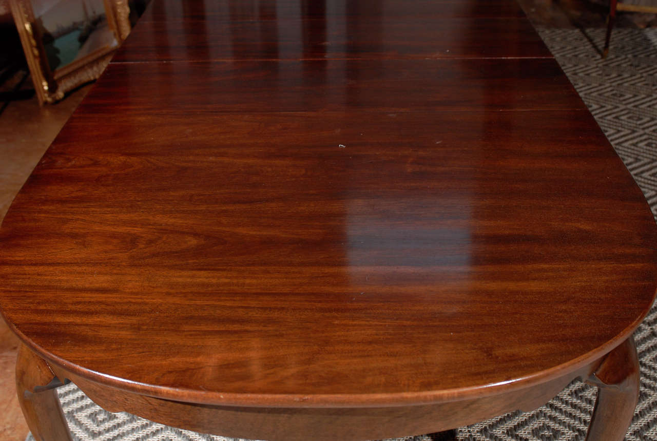 Queen Anne style Dining Table at 1stDibs