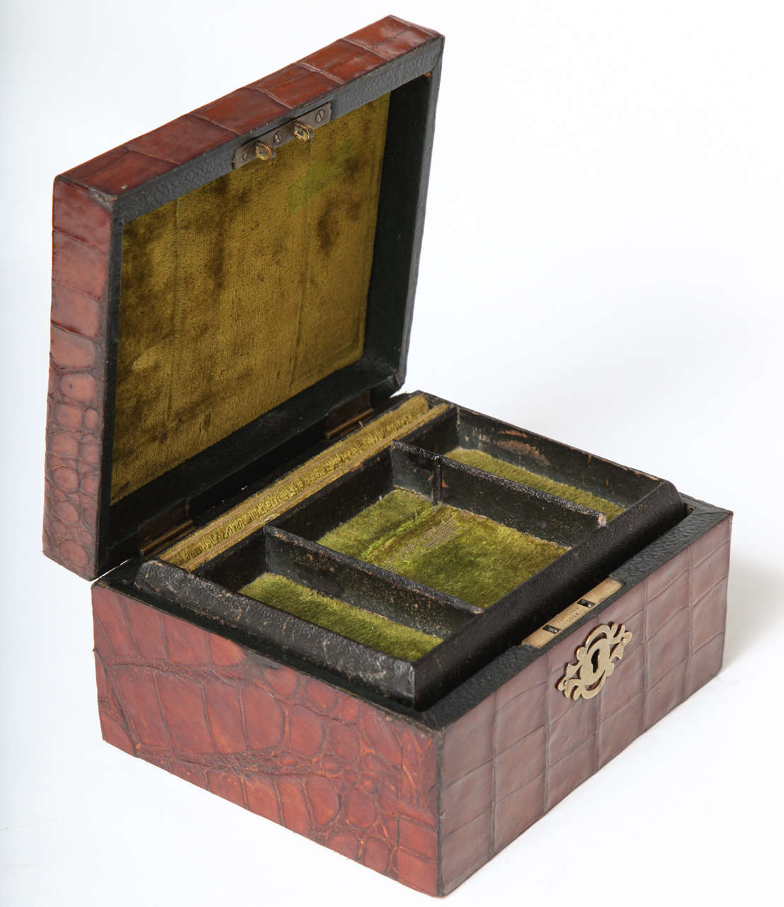Vintage Alligator Skin Jewelry Box at 1stDibs | alligator jewelry box