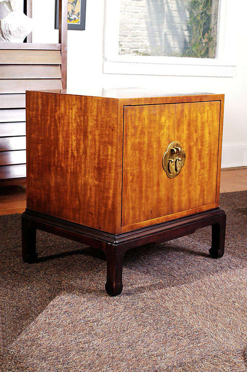 Pair of Henredon Nightstands at 1stDibs