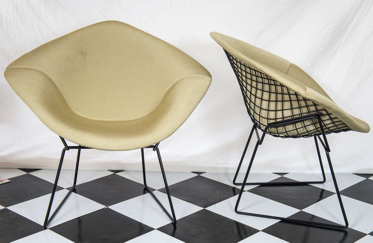Pair of Harry Bertoia "Diamond Chairs" with original Cushions at 1stDibs