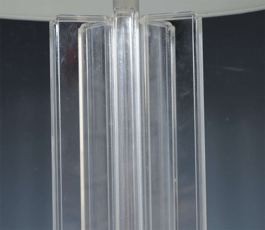 Midcentury Clear Lucite Table Lamp at 1stDibs