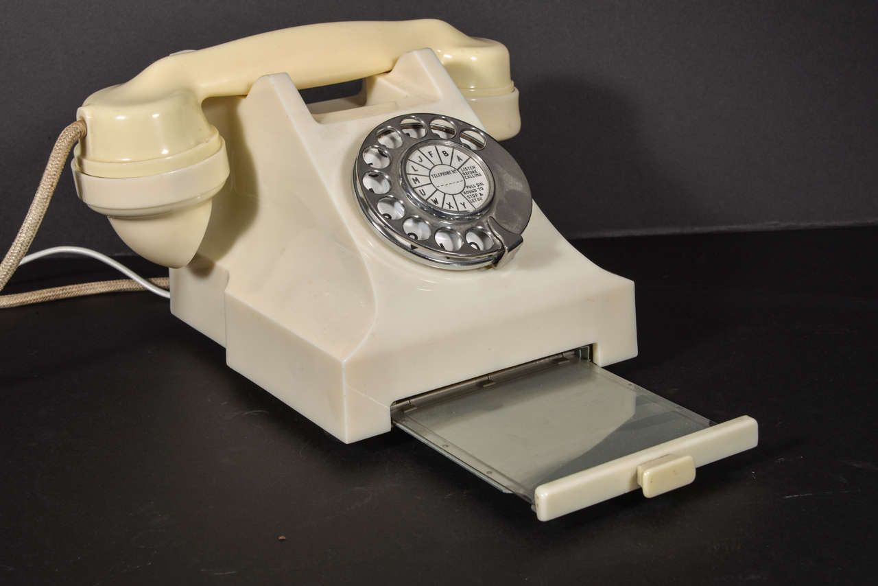 Mint original streamline bakelite telephone at 1stDibs