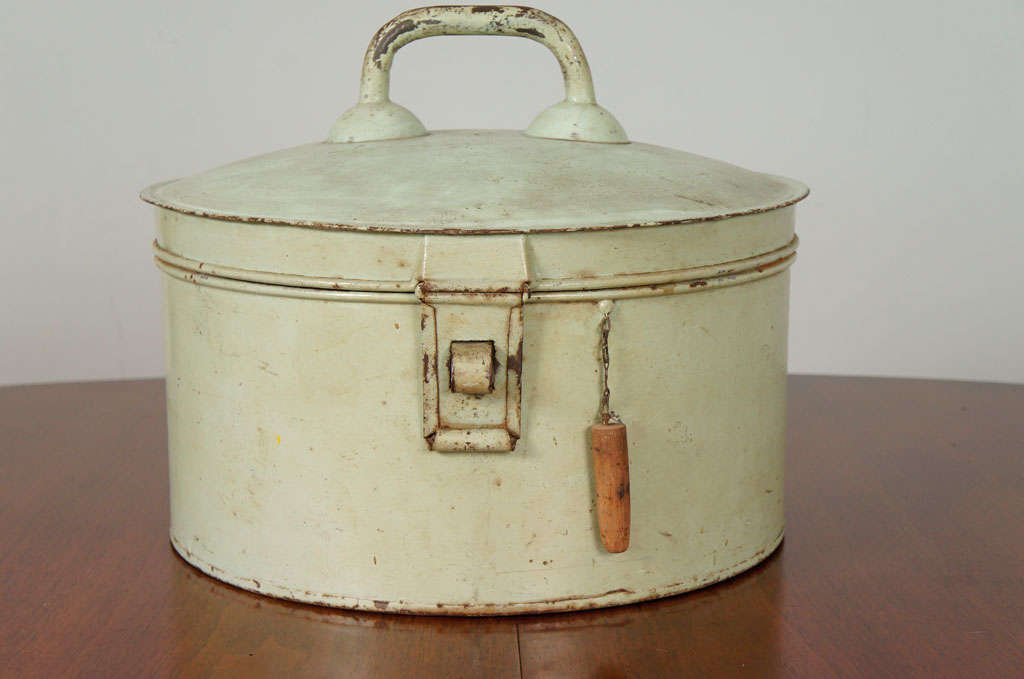 Two Cake Tins in Green Paint with Handles For Sale at 1stDibs