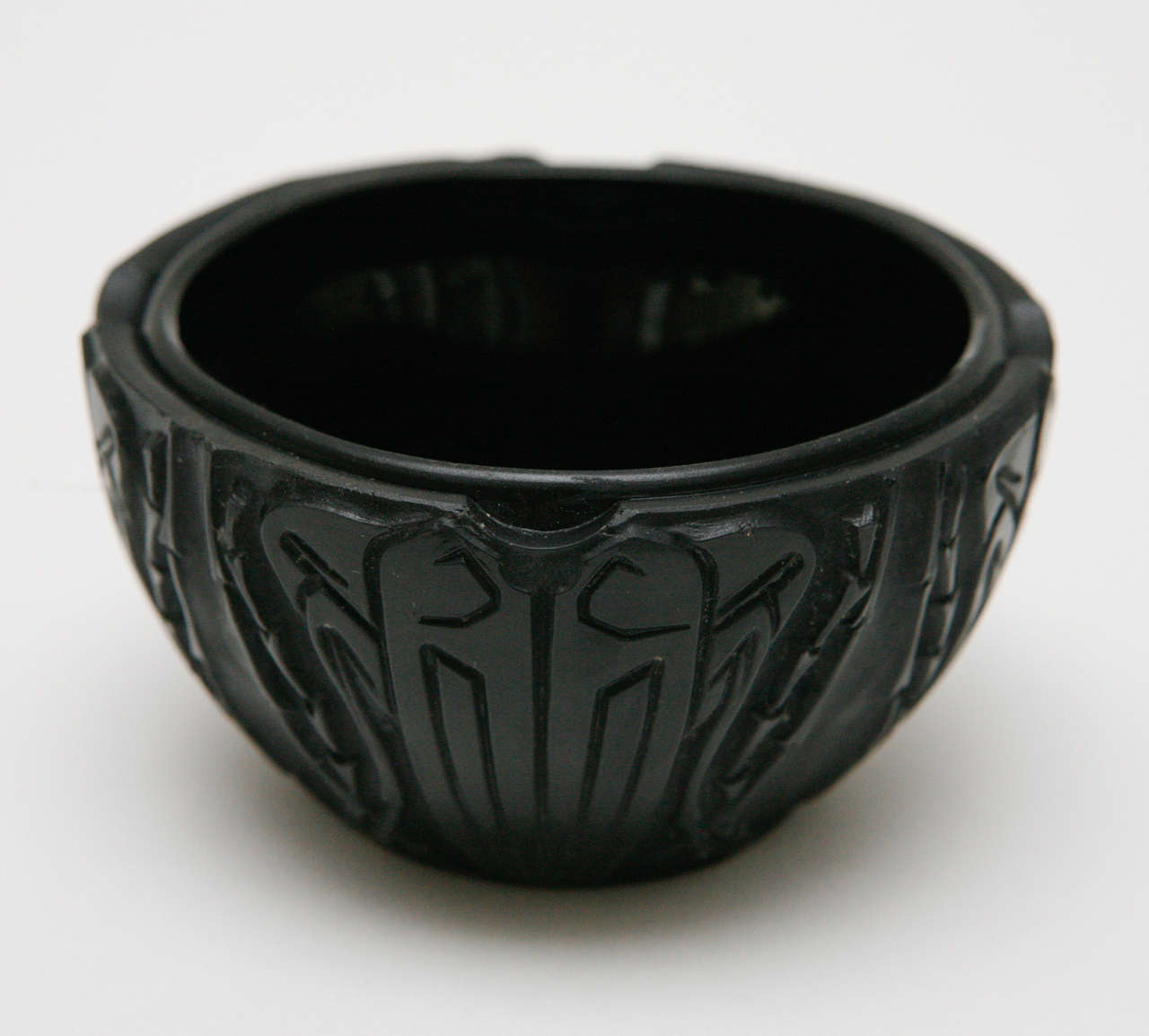 "Quatre Scarabées" Round Box by René Lalique at 1stDibs