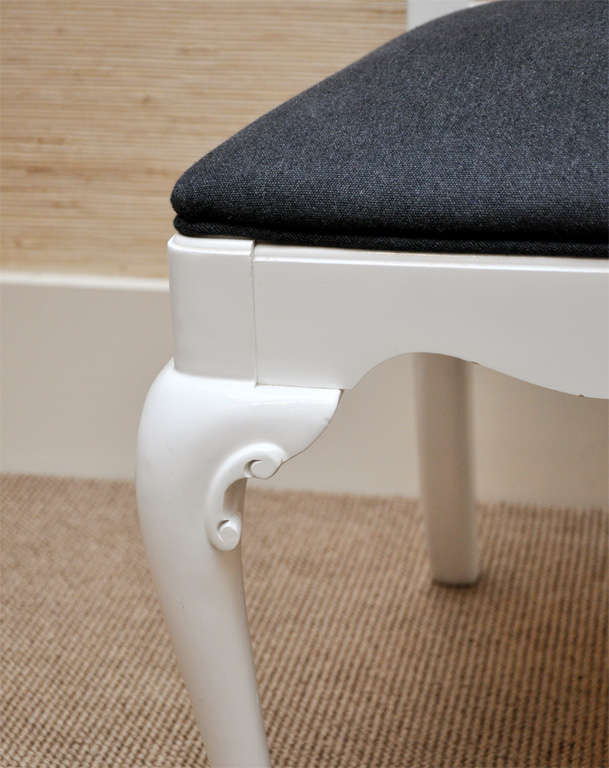 Six White Lacquer Queen Anne Dining Chairs at 1stDibs