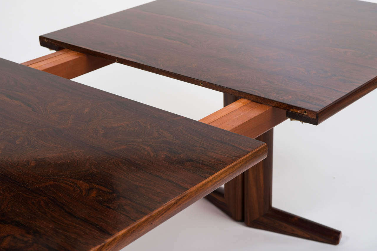 A Gordon Russell Rosewood Extendable Dining Table at 1stDibs