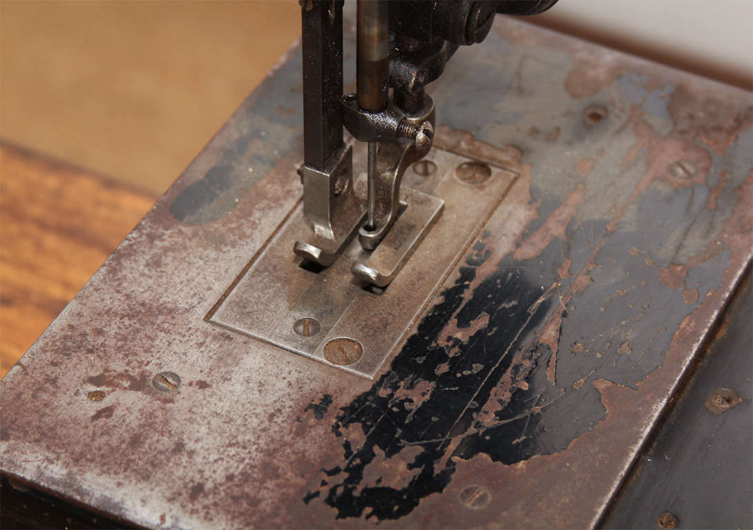 WWI Singer Tent and Leather Sewing Machine at 1stDibs | tent sewing machine