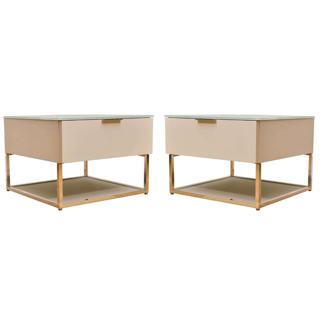 Pair of White Lacquer Nightstands by Molteni and C For Sale at 1stDibs