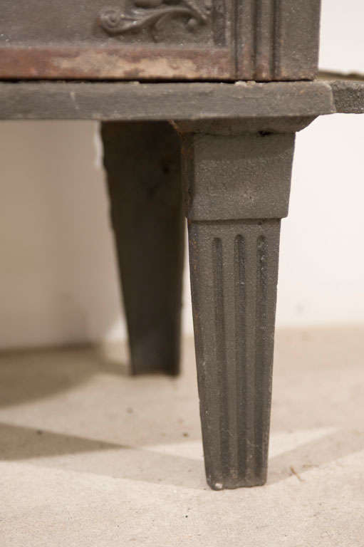 19th century European cast iron wood burning stove For Sale at 1stDibs