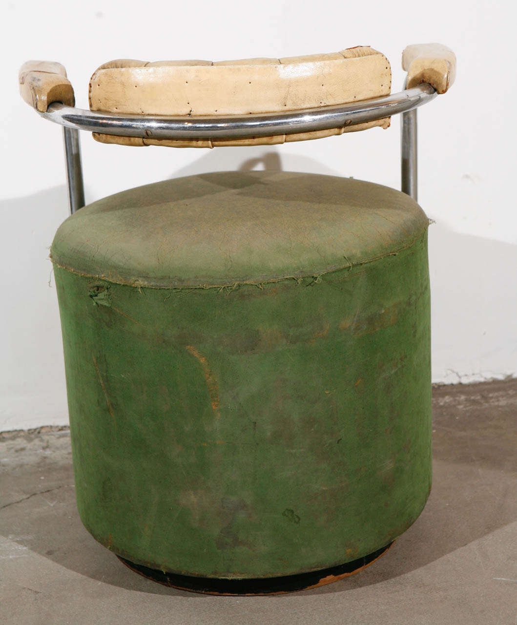 Chair in the style of Gilbert Rohde at 1stDibs