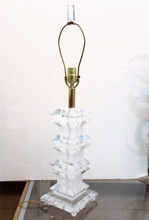 Pair of Decorative Clear and Frosted Lucite Table Lamps For Sale at 1stDibs