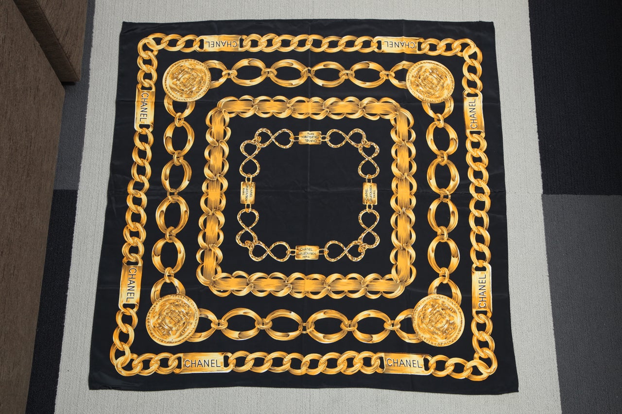 CHANEL BLACK CHAIN MOTIF SCARF For Sale at 1stDibs