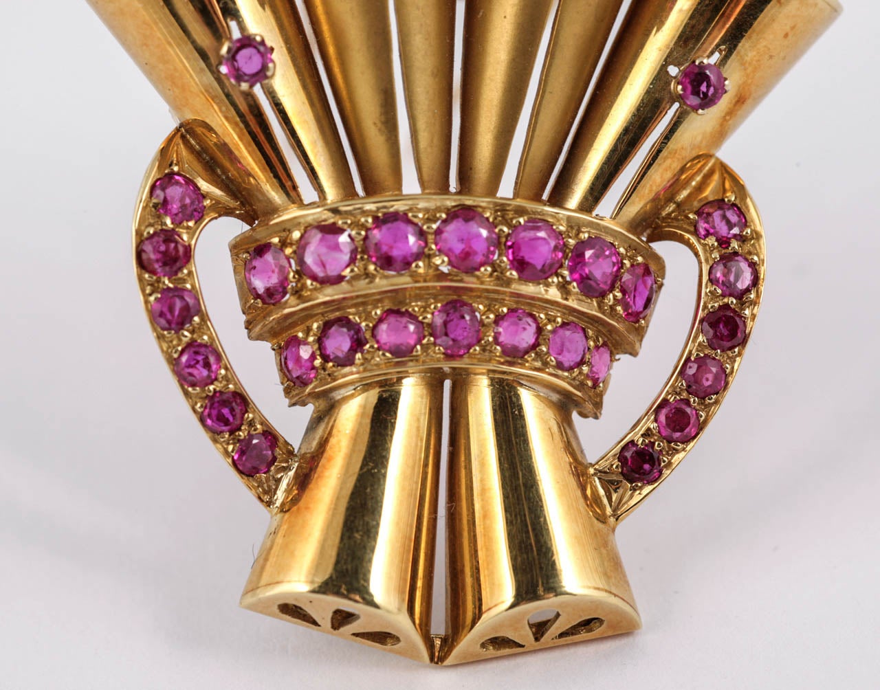Garrards London Retro Gold Ruby Pin For Sale at 1stDibs