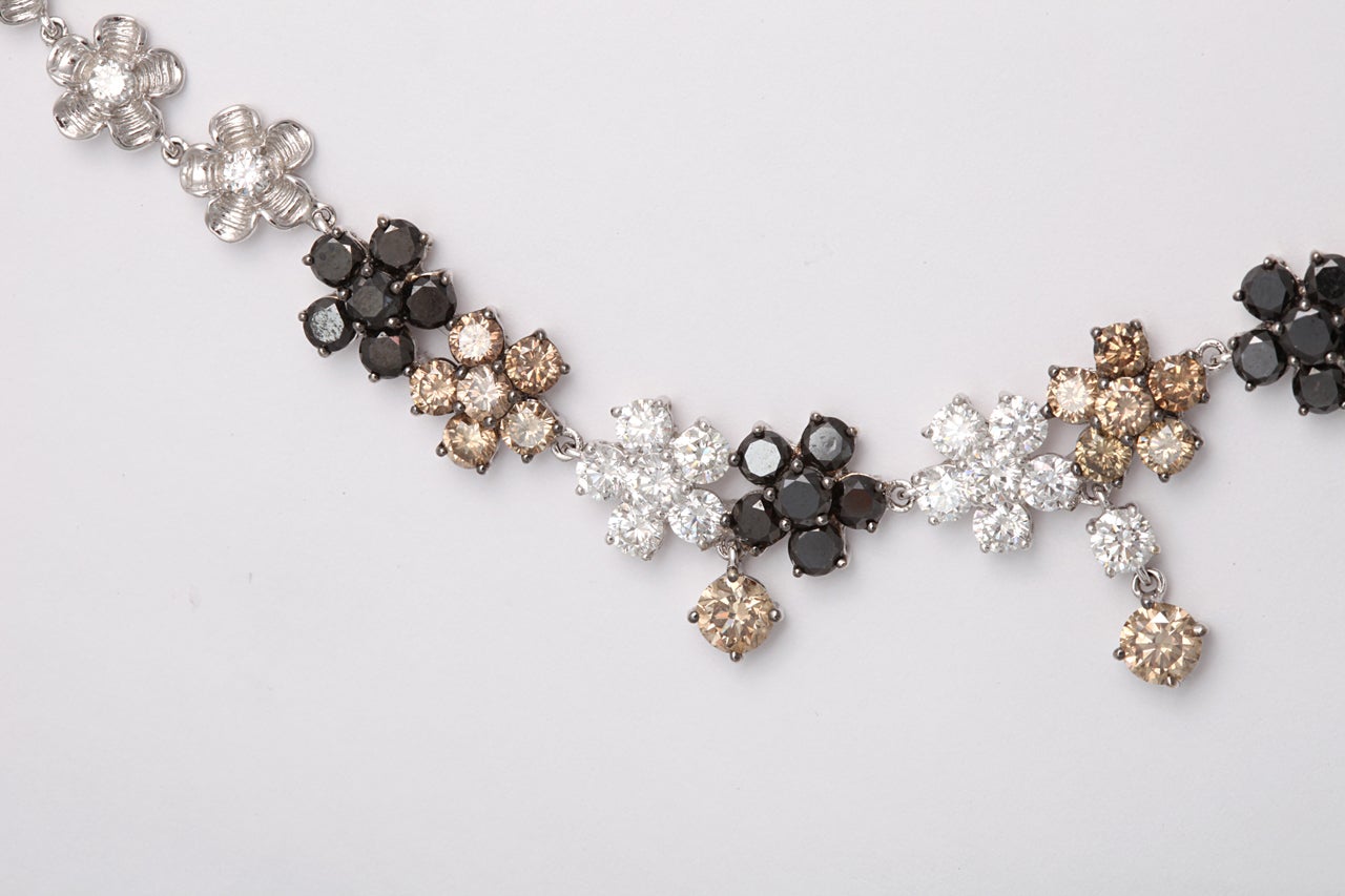 Gorgeous Diamond Flower Necklace For Sale at 1stDibs