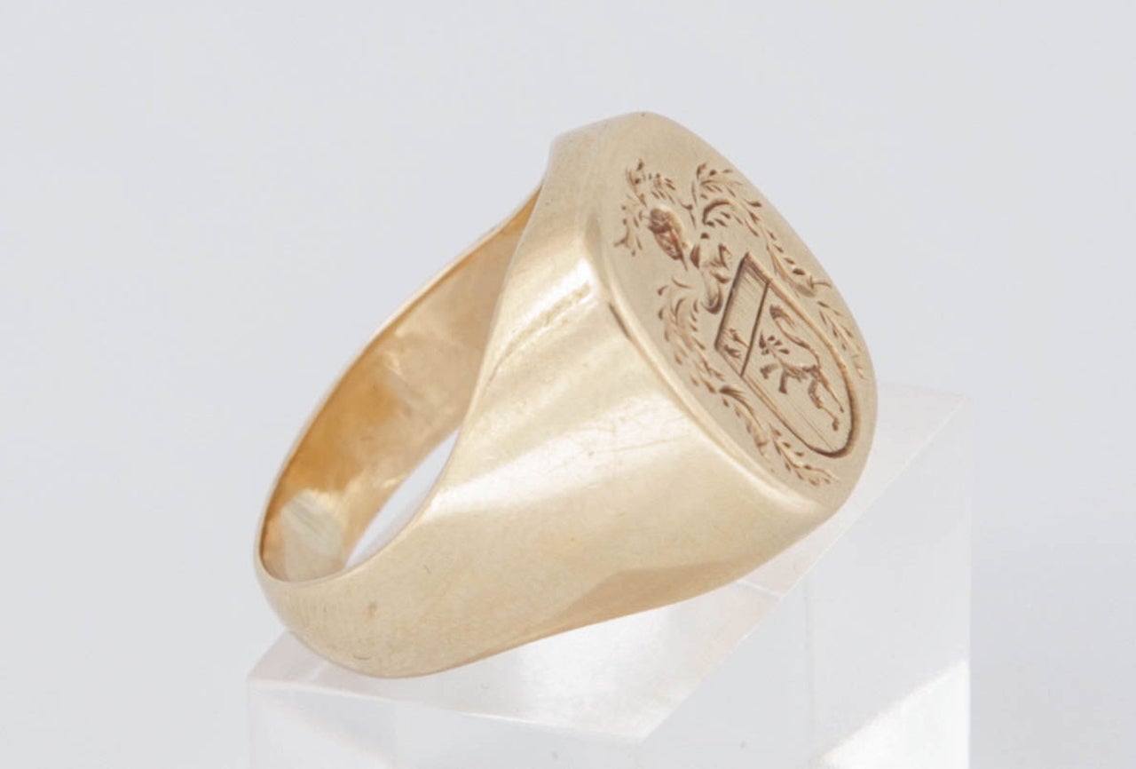 Armorial Signet Ring For Sale at 1stDibs