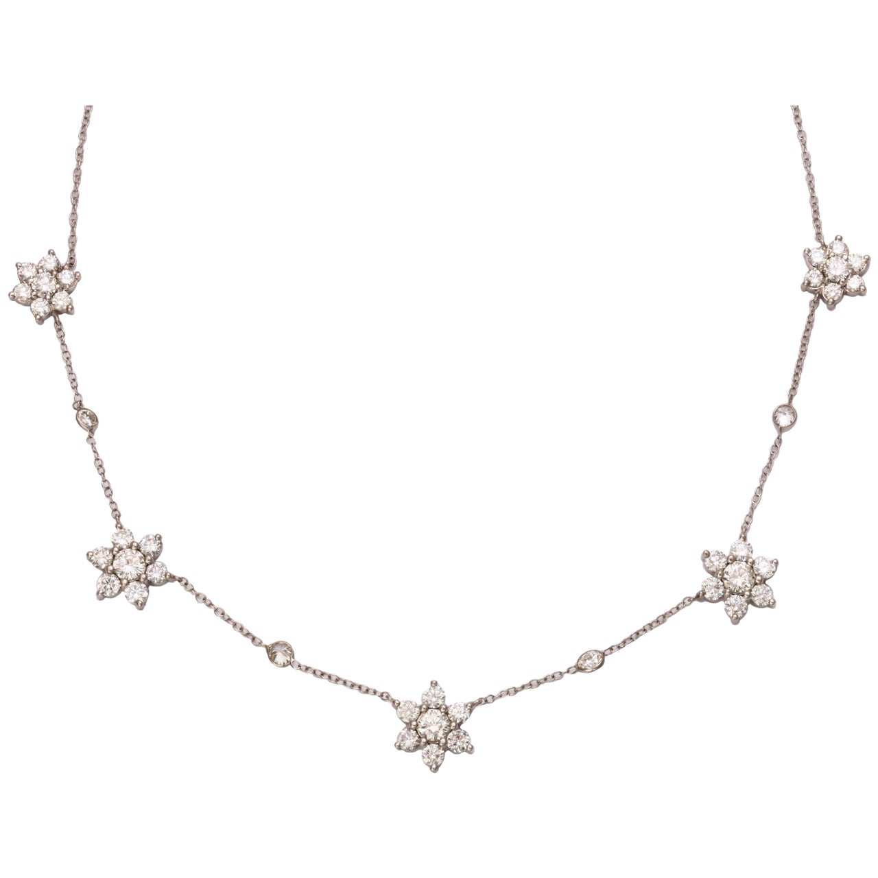 Gorgeous Diamond Flower Cluster Necklace For Sale at 1stDibs