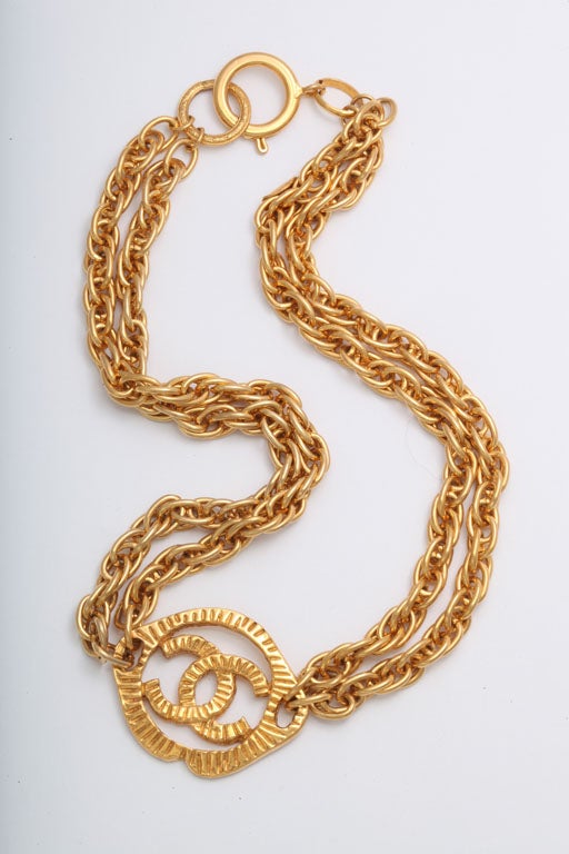 CHANEL GOLD CC DOUBLE CHAIN NECKLACE at 1stDibs | gold cc necklace