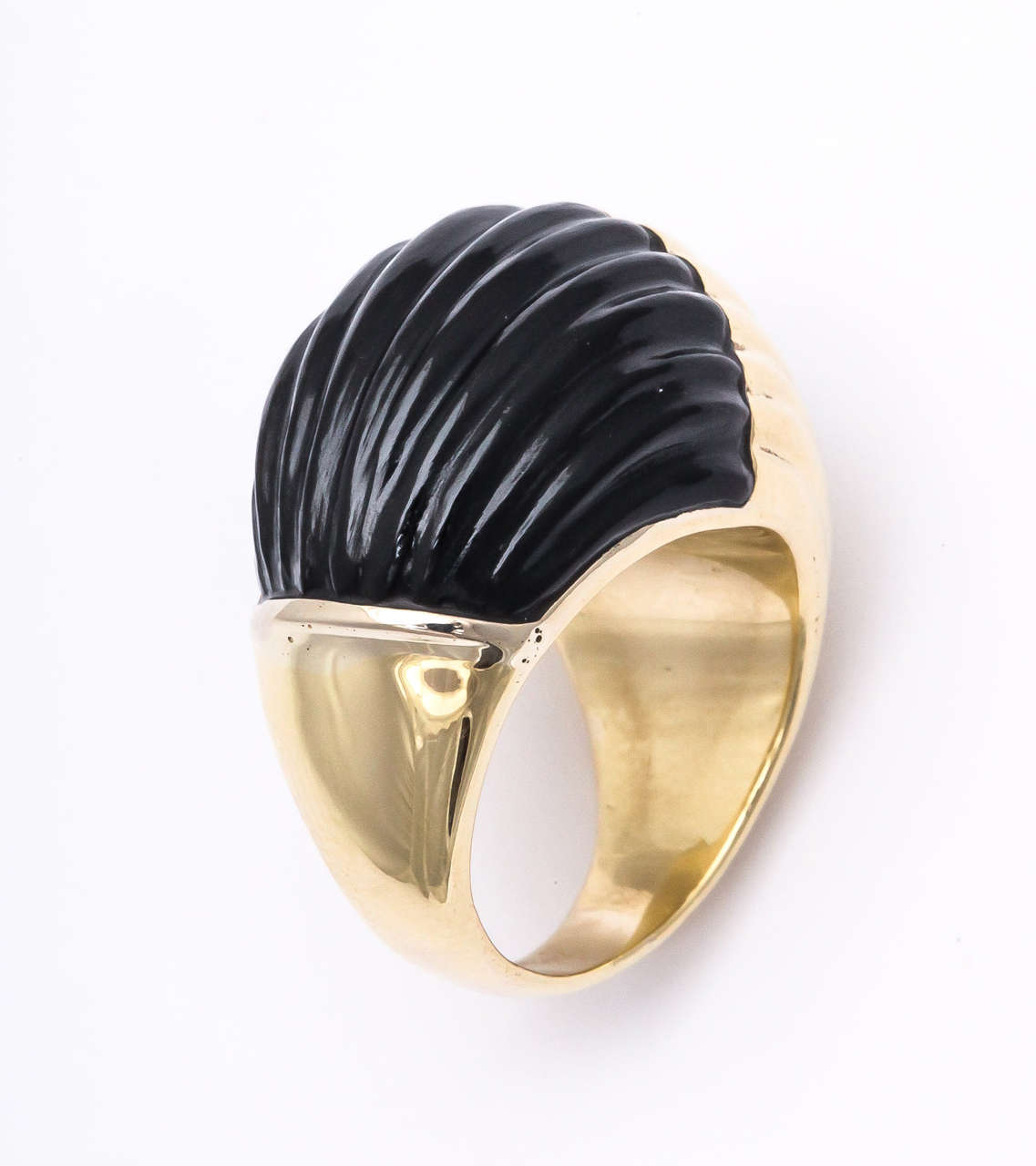 Bold Onyx Gold Ribbed Ring For Sale at 1stDibs