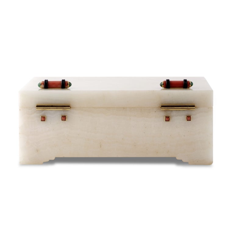 CARTIER. An Art Deco Alabaster Table Cigarette Box For Sale at 1stDibs