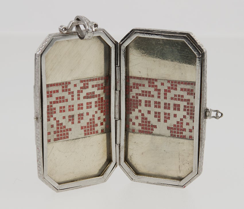 Art Deco Locket For Sale at 1stDibs