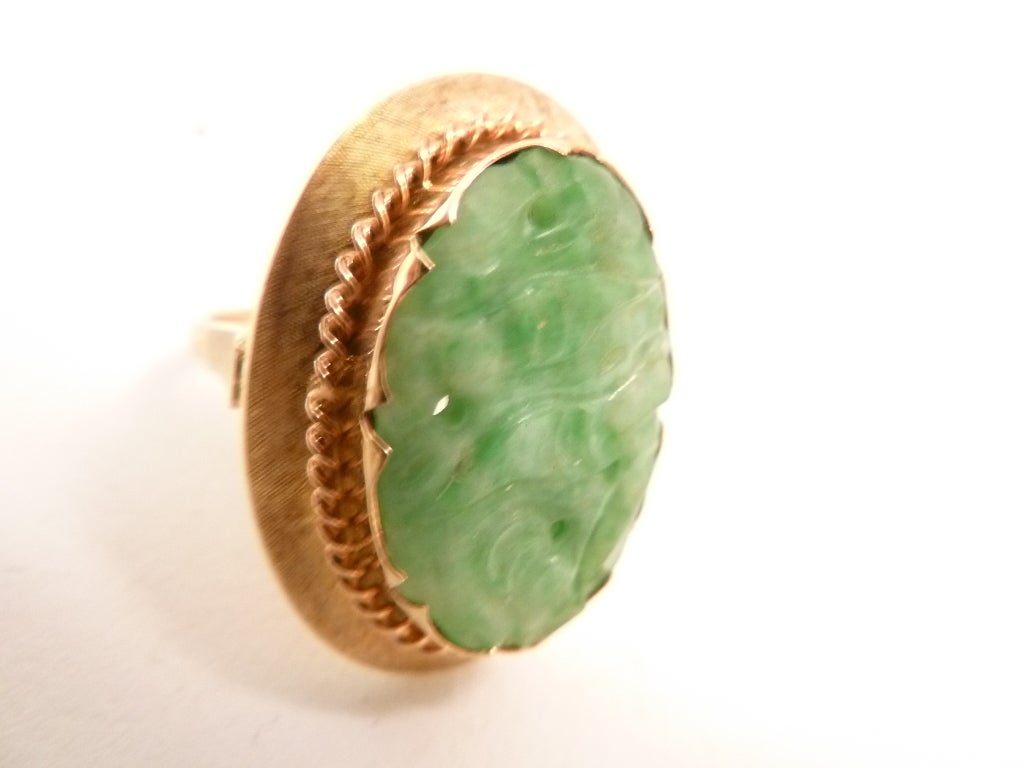 Vintage Carved Jade 14kt Gold Ring For Sale at 1stDibs