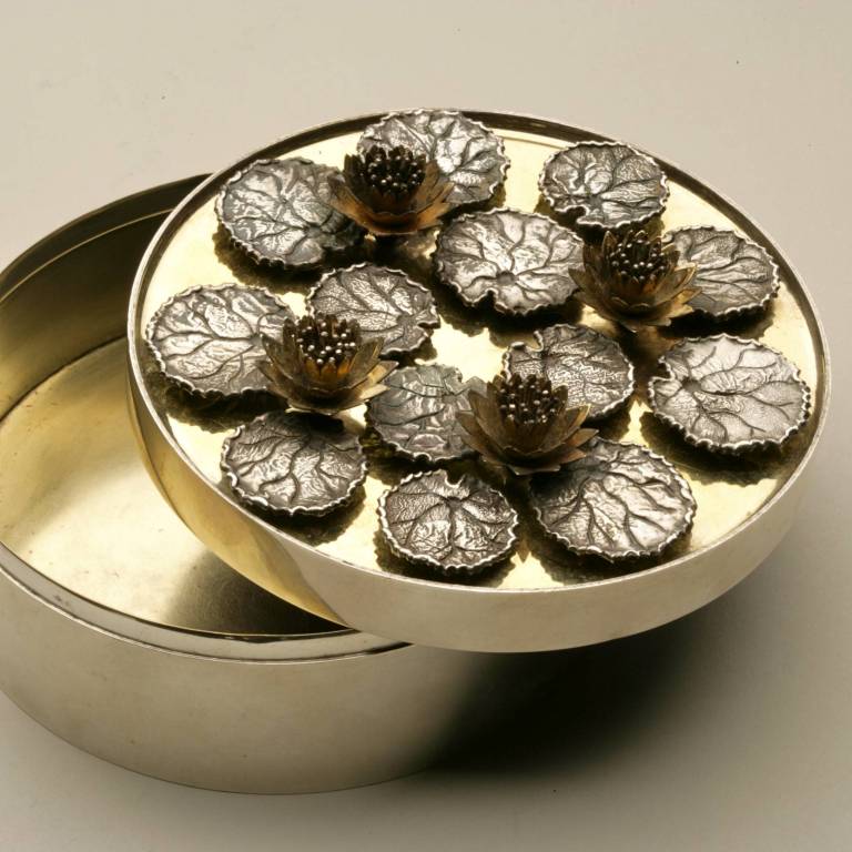 STUART DEVLIN vanity box For Sale at 1stDibs