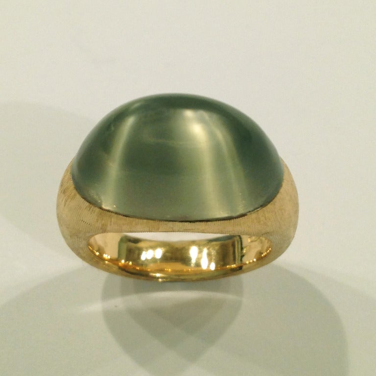 Dalben Engraved Green Moonstone Millerighe Yellow Gold Ring at 1stDibs