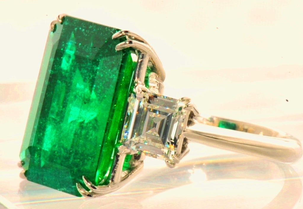 Exceptional Columbian Emerald Ring at 1stDibs