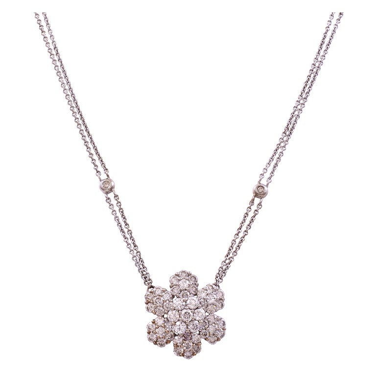 Diamond Flower Pendant For Sale (Free Shipping) at 1stDibs