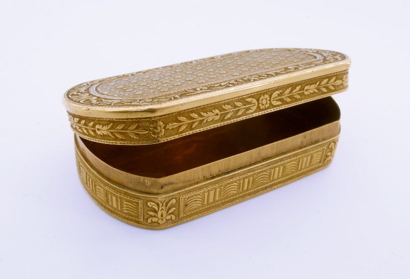 A XIXth century gold snuff box For Sale at 1stDibs