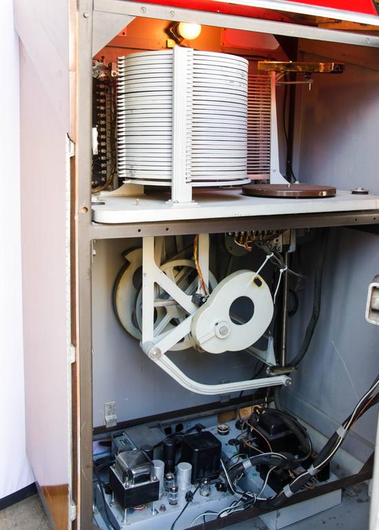 Filben Juke Box at 1stDibs