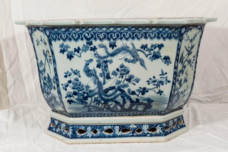 A Chinese Porcelain Blue and White Planter at 1stDibs