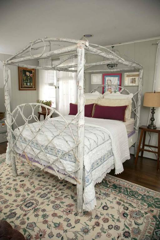 "Rocky Mountain Retreat" or "Exotic Beach Resort" Four Poster Branch ...