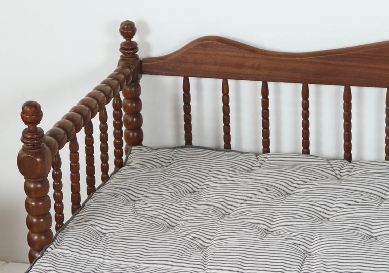Vintage American Spindle Daybed with Pull-Out Trundle at 1stDibs ...