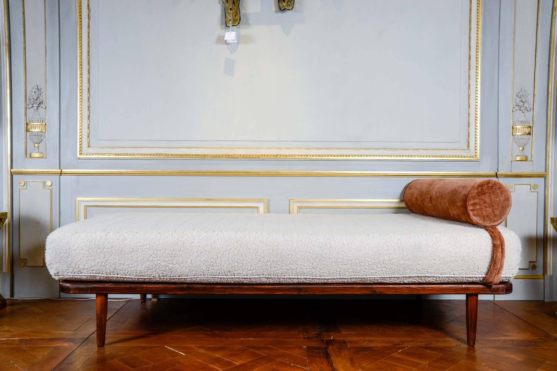 Vintage Resting Bed at 1stDibs