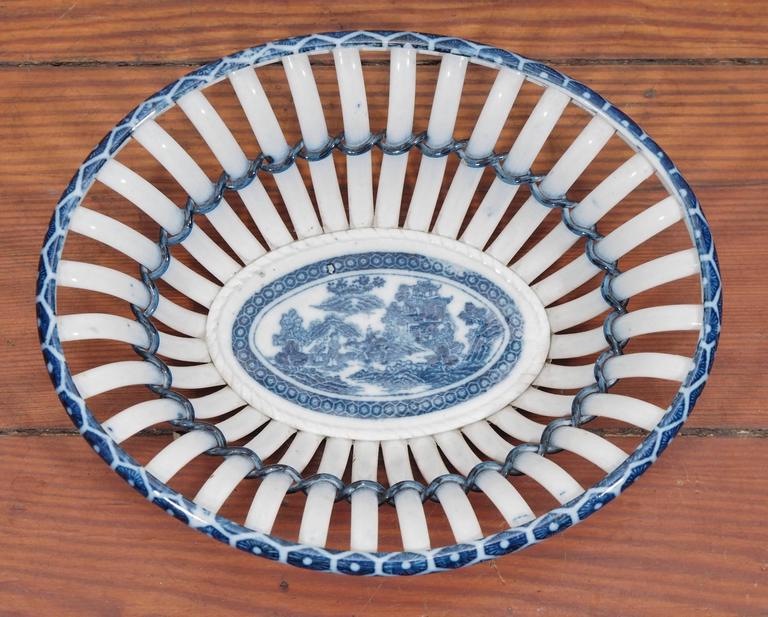 Pair of Blue and White Chestnut Baskets For Sale at 1stDibs