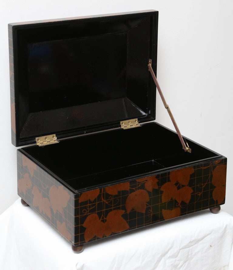 Vintage Japanese Motif Lacquered Box at 1stDibs