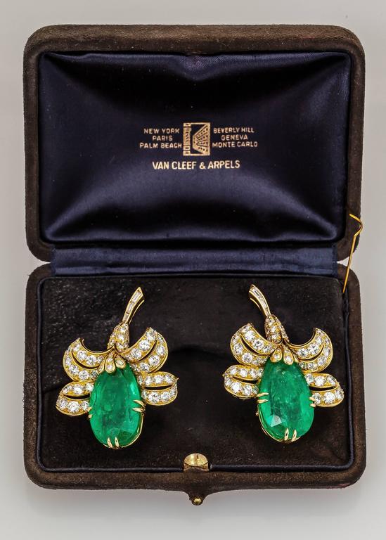 Van Cleef and Arpels Gorgeous Emerald Diamond Gold Flower Earrings For ...