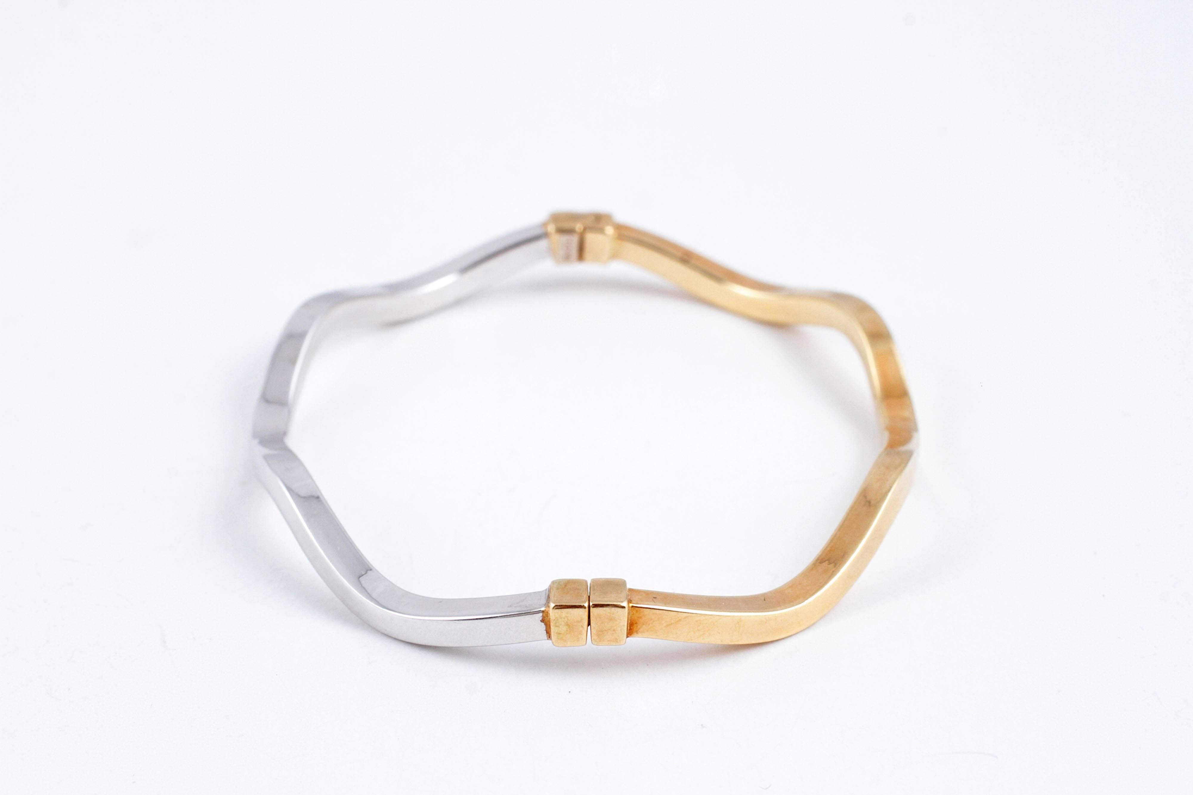 18 Karat Two-Tone Wavy Bangle at 1stDibs