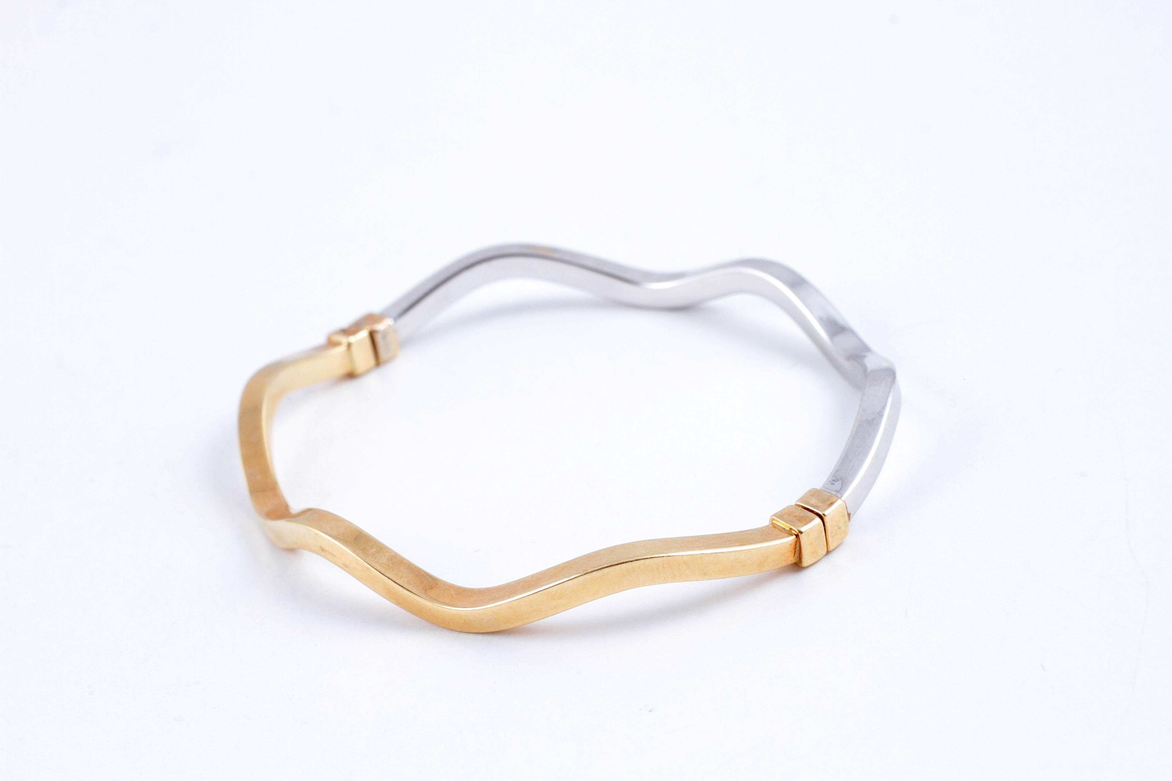 18 Karat Two-Tone Wavy Bangle at 1stDibs